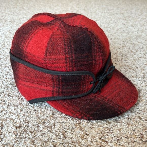 Stormy Kromer | Accessories | Stormy Kromer Mackinaw Wool Red Black ...